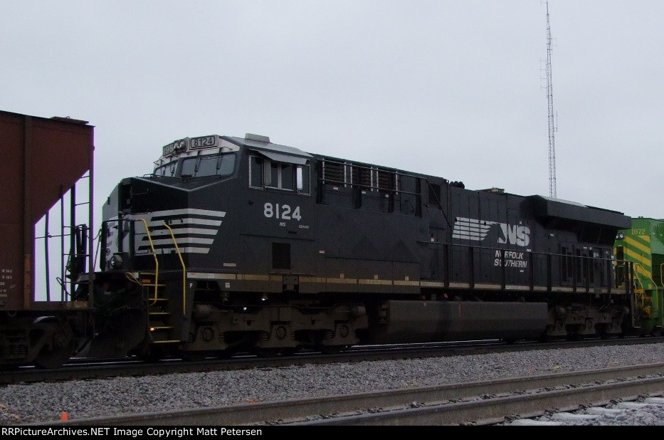 NS 8124